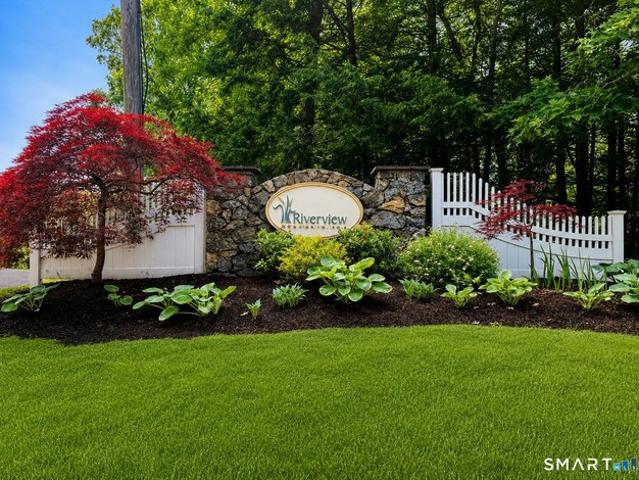 11 Trout Brook Cir Unit 11, Newtown, CT 06470