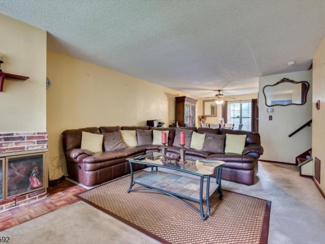 11 Tracy Ct