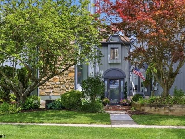 11 Trafalgar Ct, Washington Township, NJ 07840