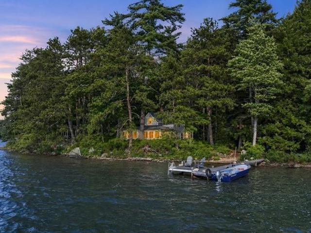 11 Triggs Is, Wolfeboro, NH 03894