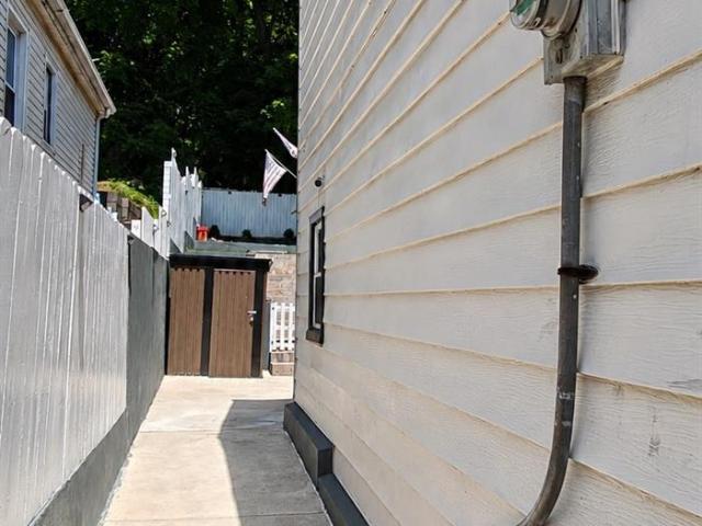 11 Van Tuyl Street