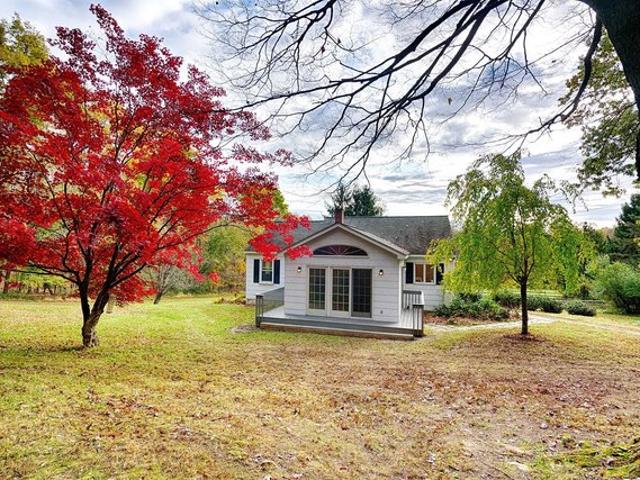 11 Valley View Rd, Hopewell Junction, NY 12533