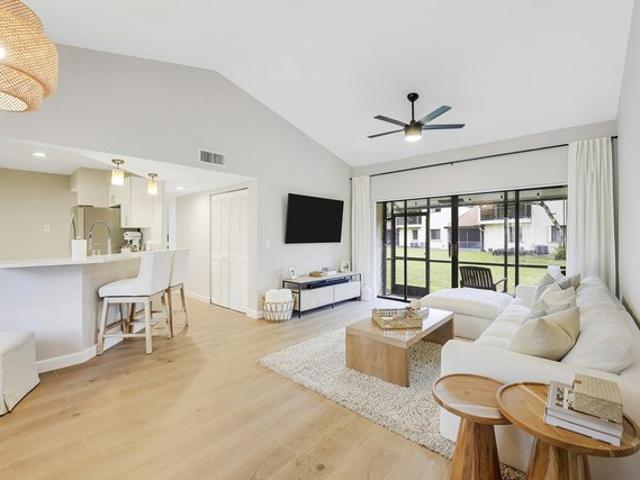 11 Via De Casas Sur, Boynton Beach, FL 33426