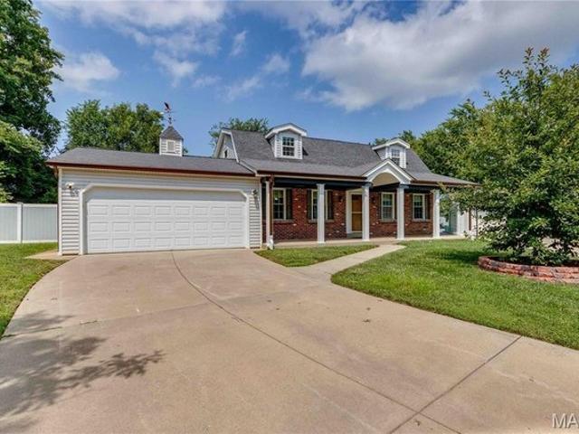 11 Victoria Sq, Saint Peters, MO 63376