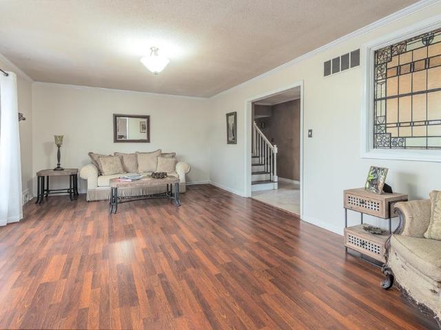 11 viking dr