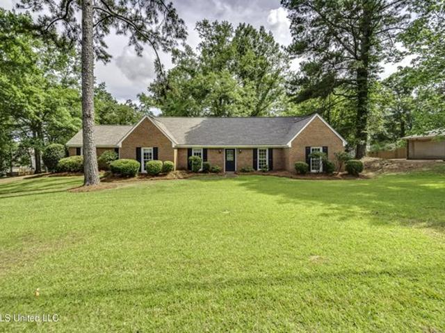 11 Village Dr, Madison, MS 39110