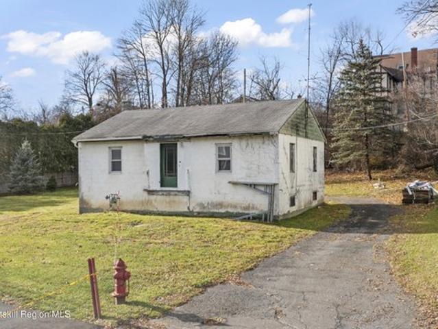 11 W Marie St, Hudson, NY 12534