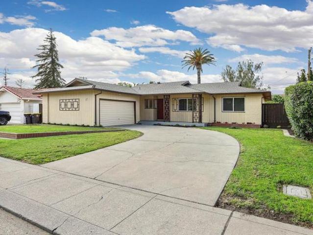 11 W Canterbury Dr, Stockton, CA 95207