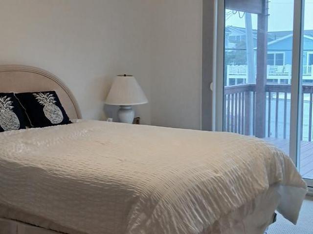 11 W Essex Avenue