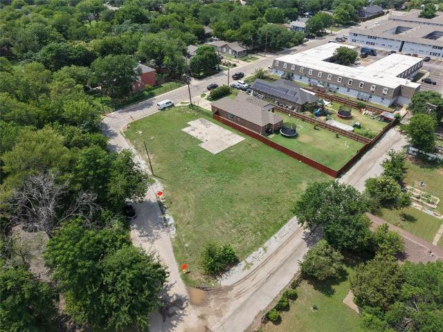 11 W Higgins Boulevard