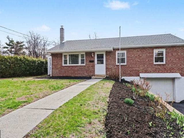 11 W Highland Ave, Enola, PA 17025