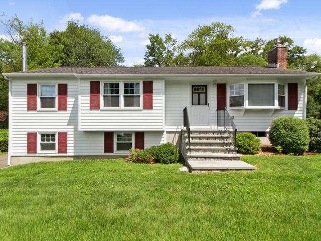 11 W Lake Shore Dr, Danbury, CT 06811