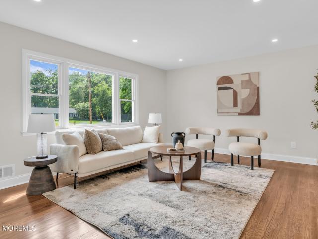 11 W Park Avenue