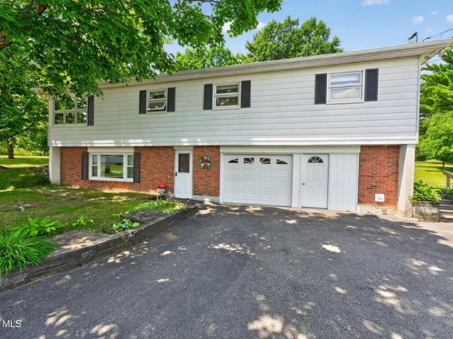 11 Warren Cemetery Rd, Hoosick Falls, NY 12090