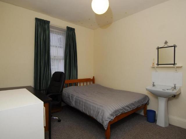 11 Waterloo Street, Plymouth PL4 6 bed house to rent £2,730 pcm £630 pw