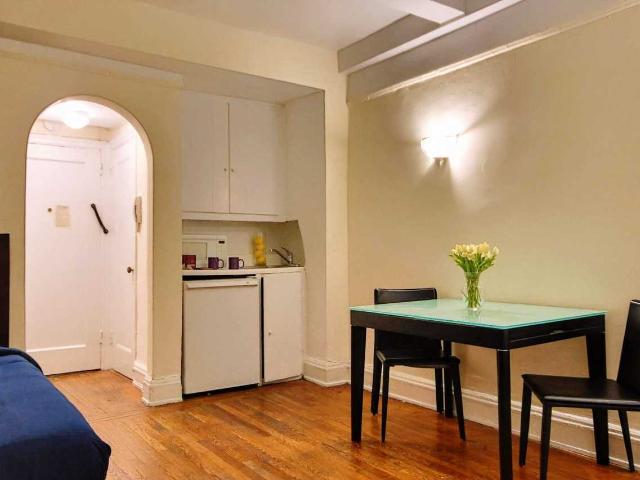 11 Waverly Place 1 Bedroom Apartment for Rent at 11 Waverly Pl, New York, NY 10003 Greenwich Village