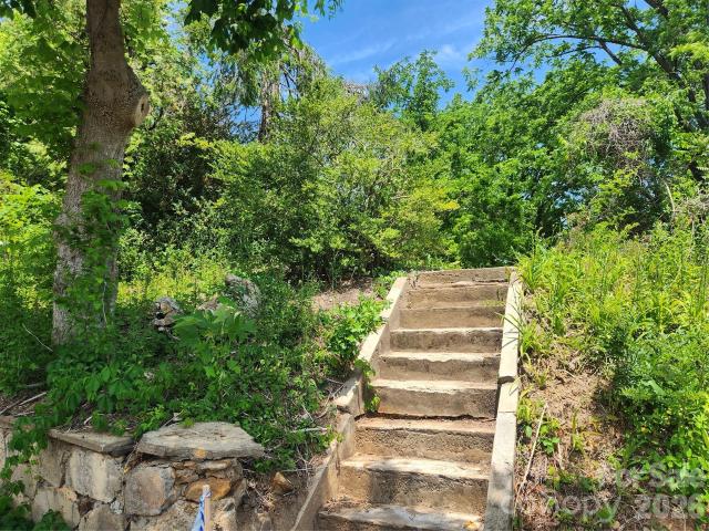 11 Weaver Hill Road