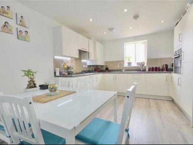 11 Webber Street, Horley