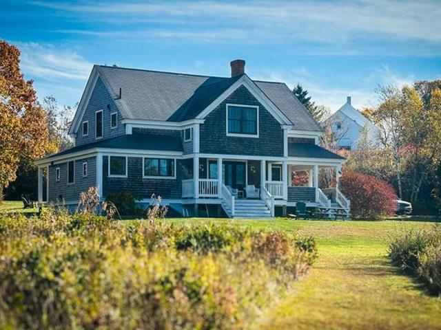 11 Well St, Harpswell, ME 04079