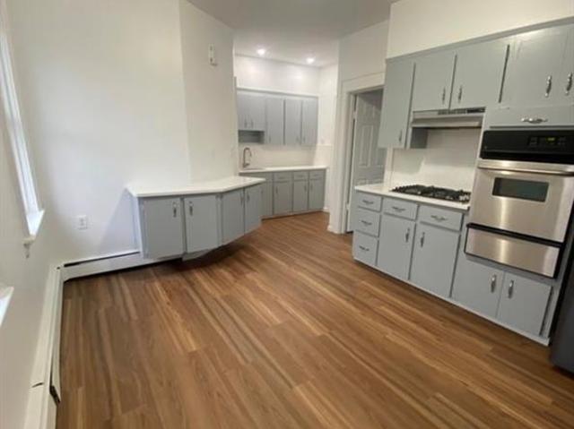 11 Westervelt Place # 2