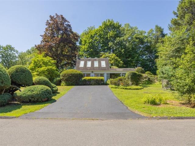 11 Wheeler Pl E, West Nyack, NY 10994
