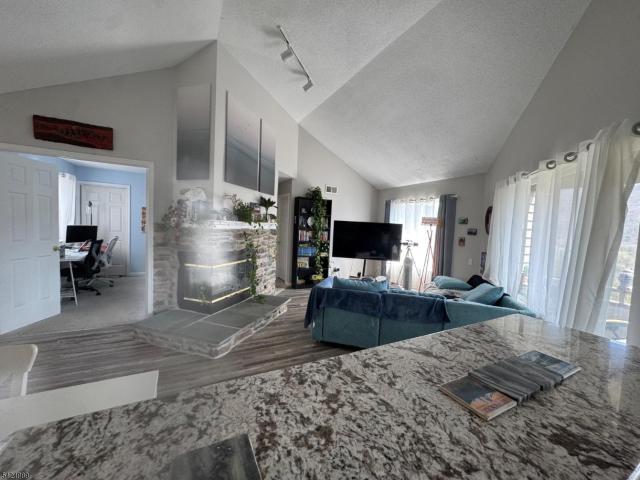 11 Windsor Ct # 11