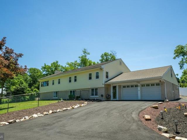 11 Williams Ln, Yardley, PA 19067