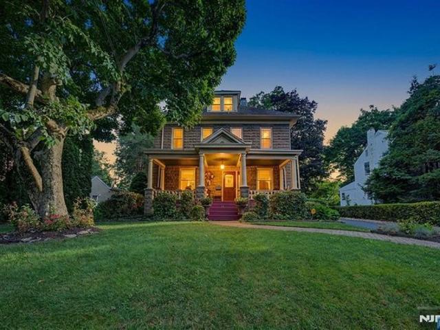 11 Willow St, Cranford, NJ 07016