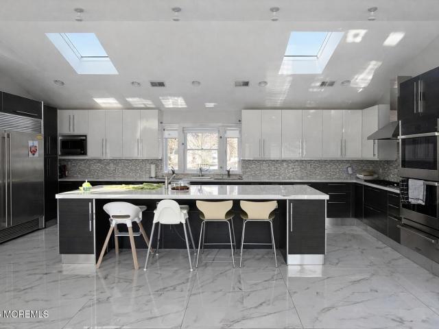 11 Woodland Drive