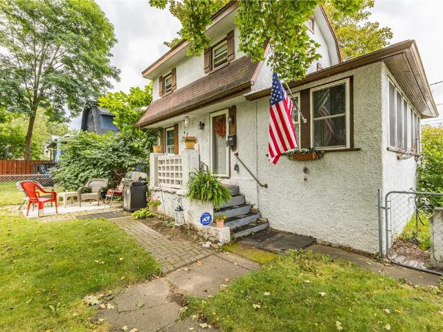 11 Woodneath Crescent