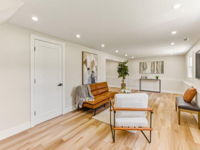 11 Yale Road