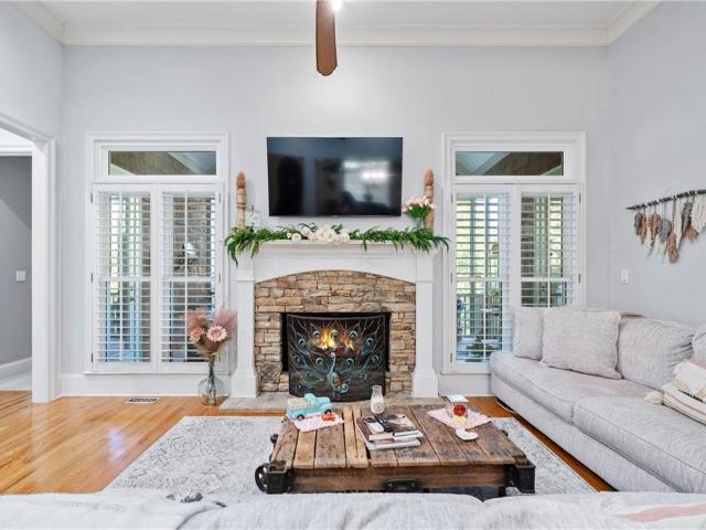 11 York Trace