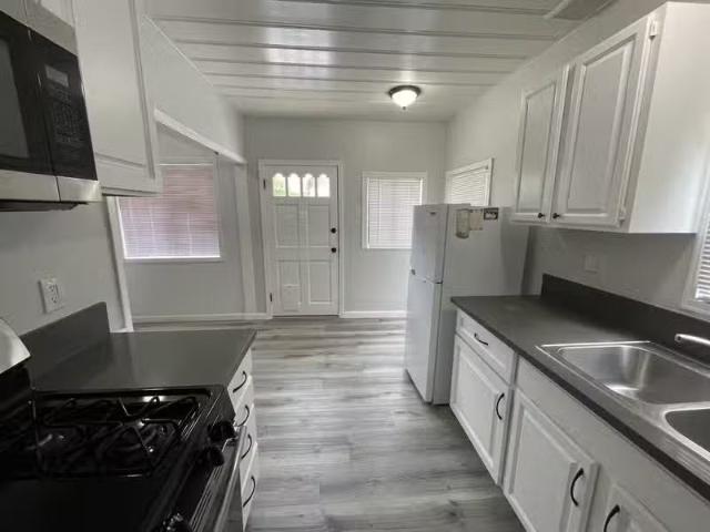1+1 Adorable Small House W/D included Quiet Resid. Neighbo.