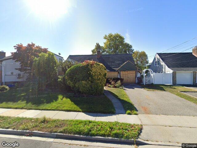 11 Adams St, East Rockaway, NY 11518