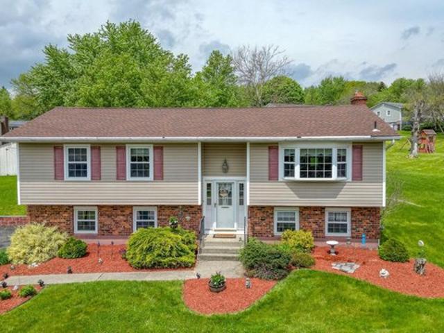 11 Alden Ct, Fishkill, NY 12524