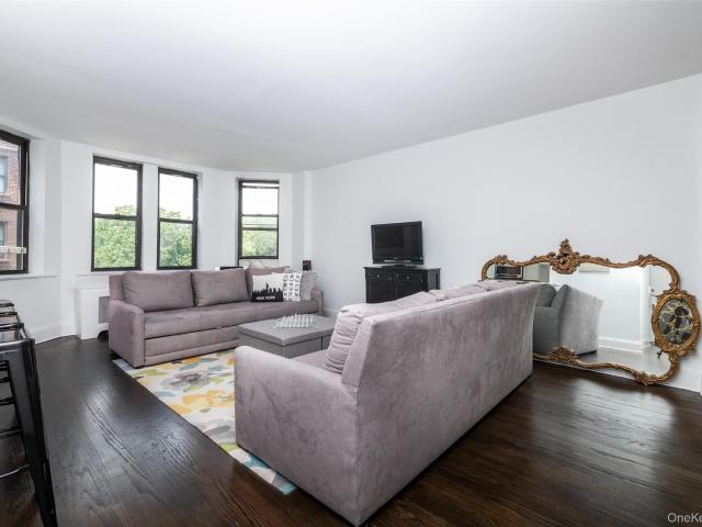 11 Alden Rd, Unit 4J, Larchmont, NY 10538 | MLS #977331 | Compass