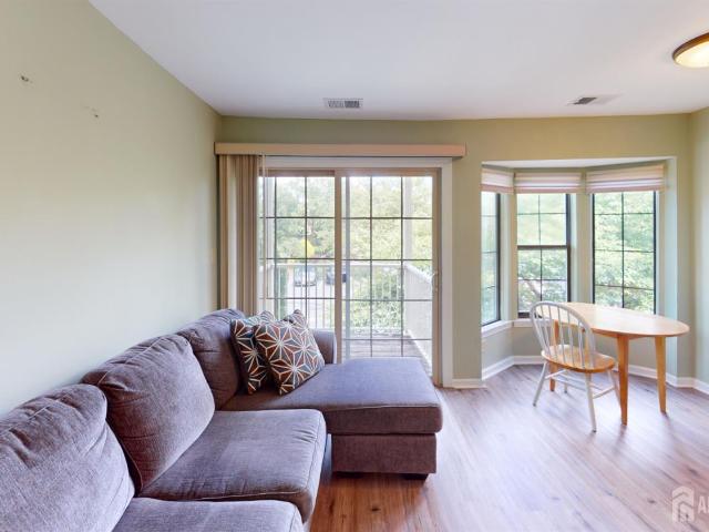 11 Ayres Court