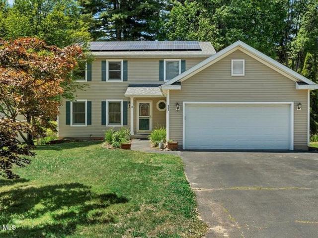 11 Bain Dr, Delmar, NY 12054