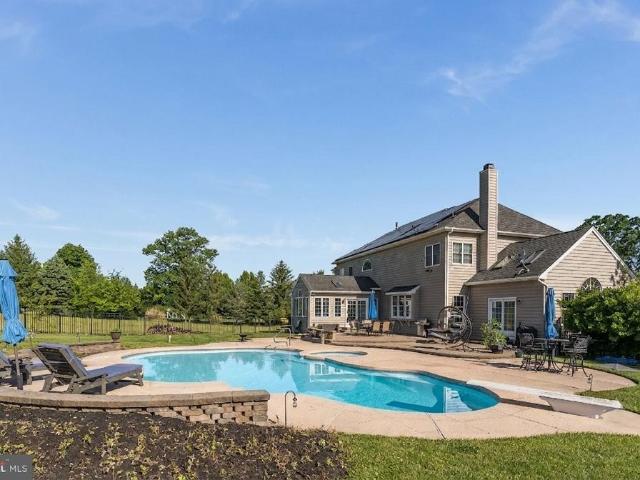 11 Baker Way