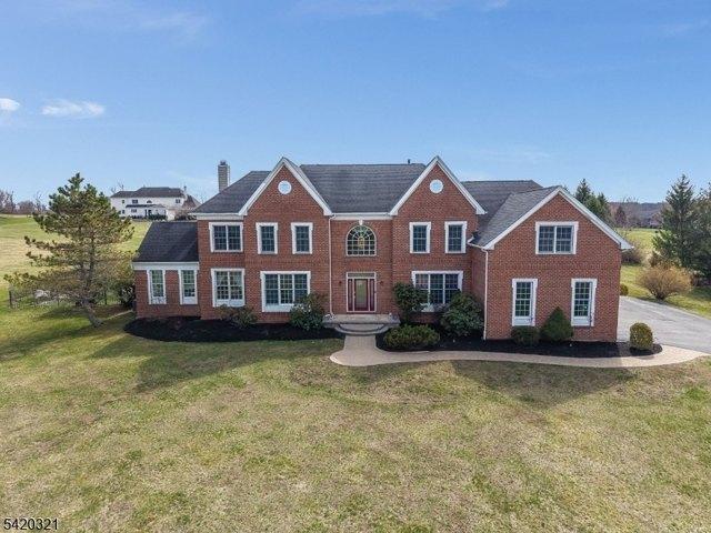 11 Baker Way, Hopewell Township, NJ 08534