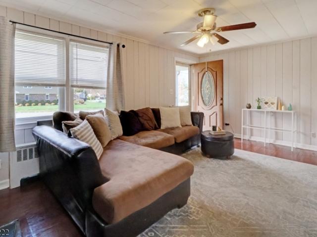 11 Barnida Dr