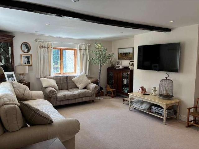 11 bed house for sale