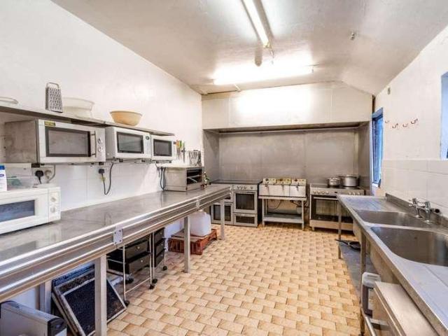 11 bed house for sale