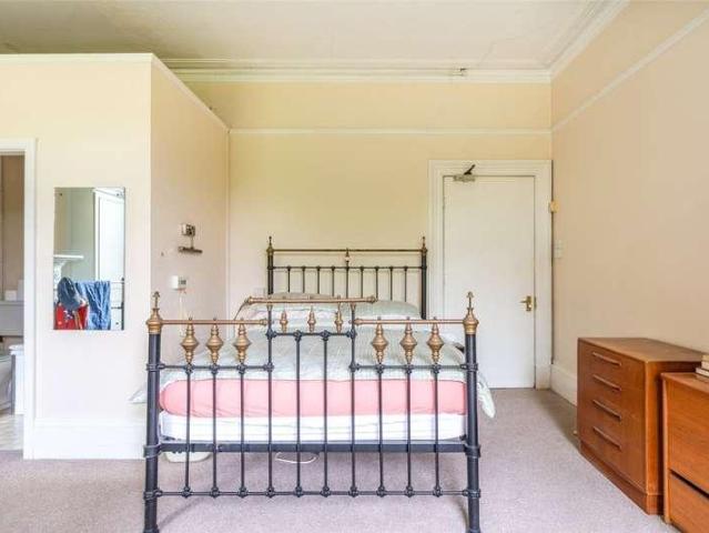 11 bed house for sale