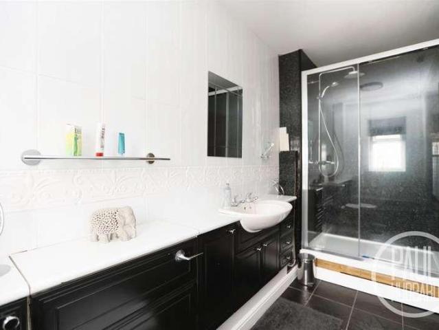 11 bed house for sale