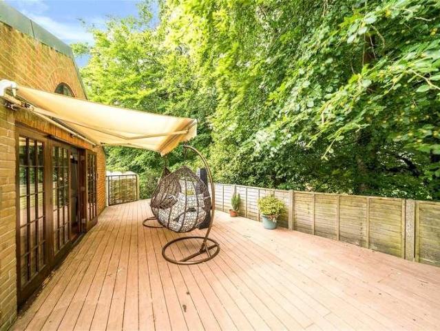 11 bed house for sale