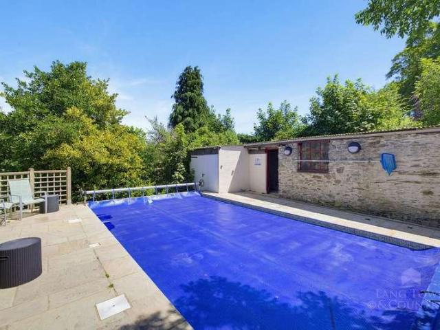 11 bed property for sale