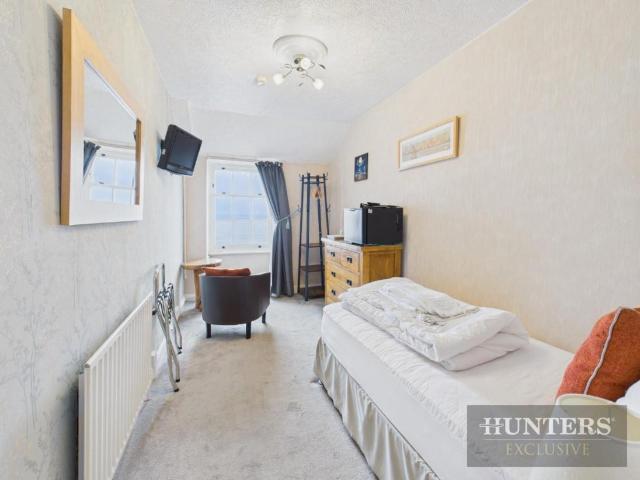 11 bed property for sale