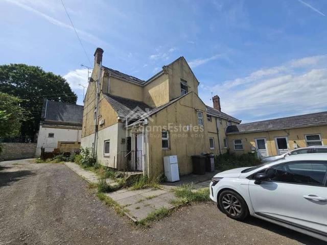 11 bed property for sale