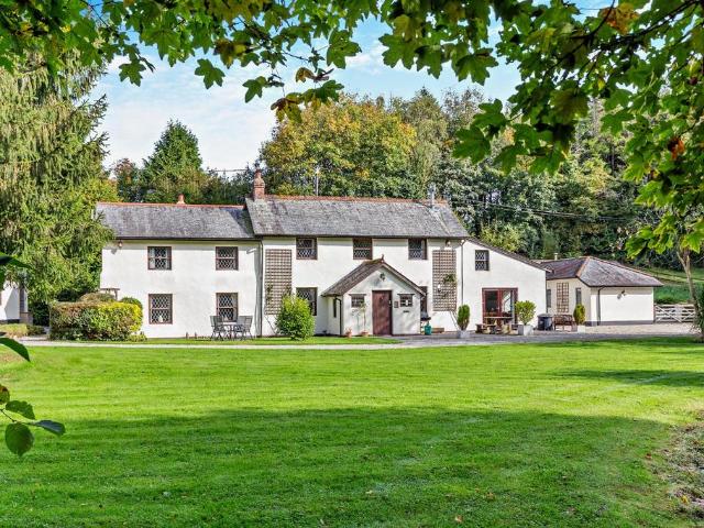 11 bedroom detached house for sale